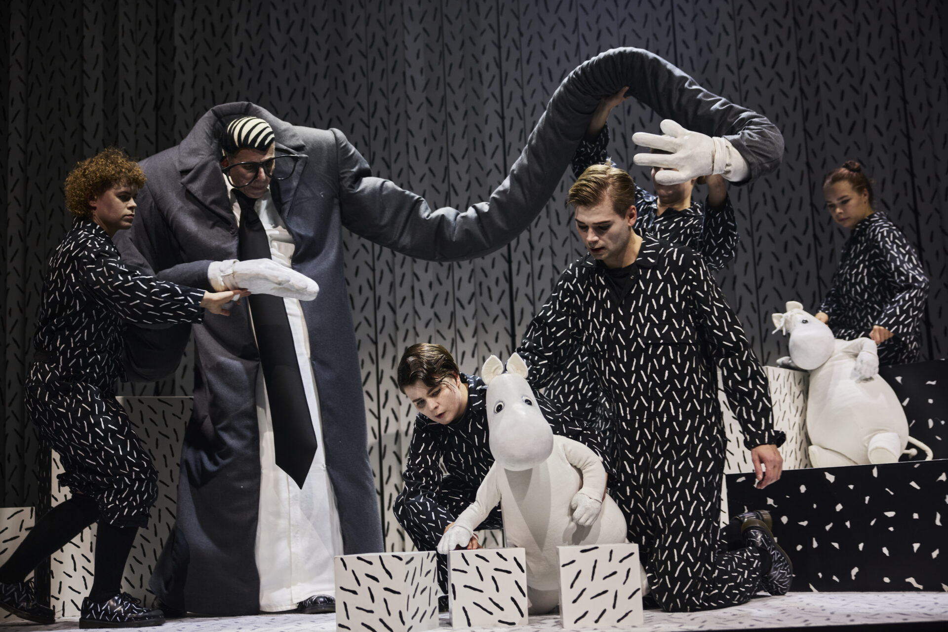 Moomin theatre – from headless trolls to 100 puppets on stage