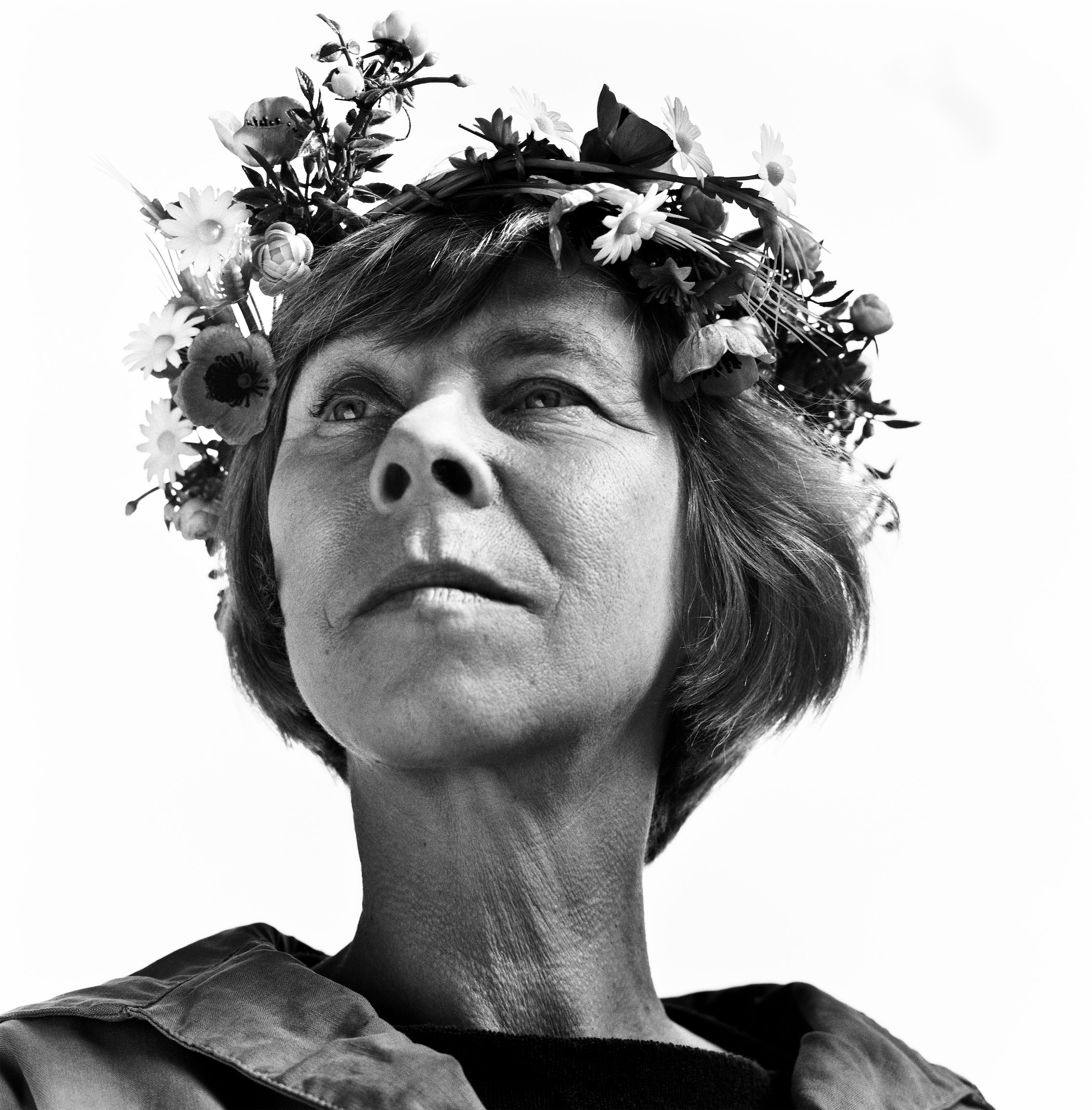 The iconic portrait of Tove Jansson with a wreath, by Hans Gedda